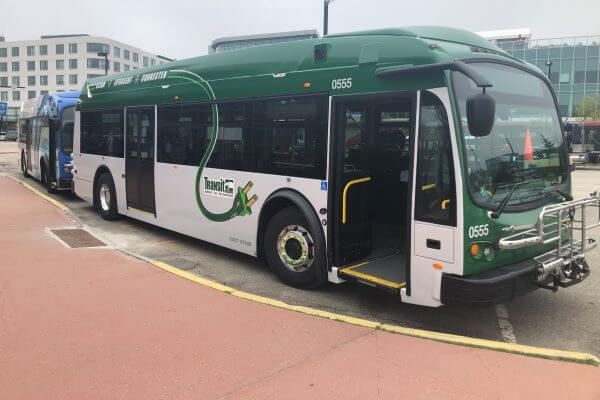 BSOOB, Portland METRO welcome electric buses to their fleets